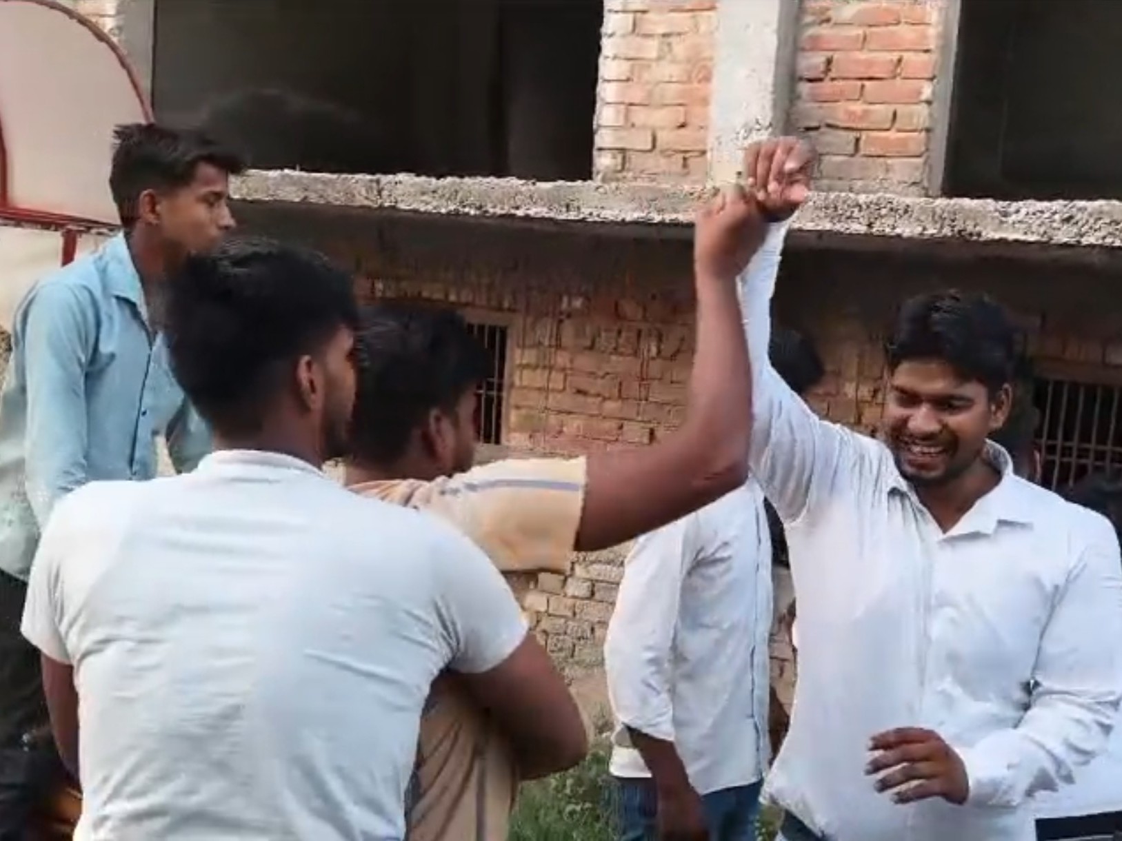 Salempur Hathras Fight | Paisa For Sharab Dispute