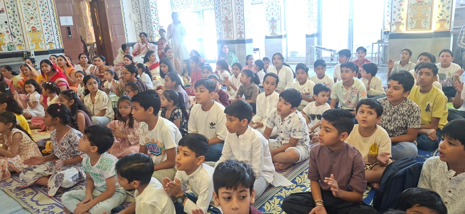 108 children chanted the Namokar Mahamantra collectively.