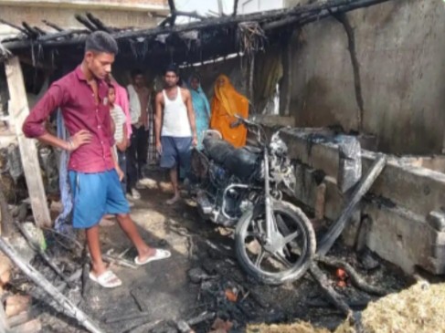 Banda Vinwot Village Fire | Motorcycle, Bhusa Burnt; Compensation Demand