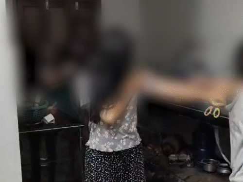 Prayagraj Lodge Owner Assaults Students | Molestation Protest
