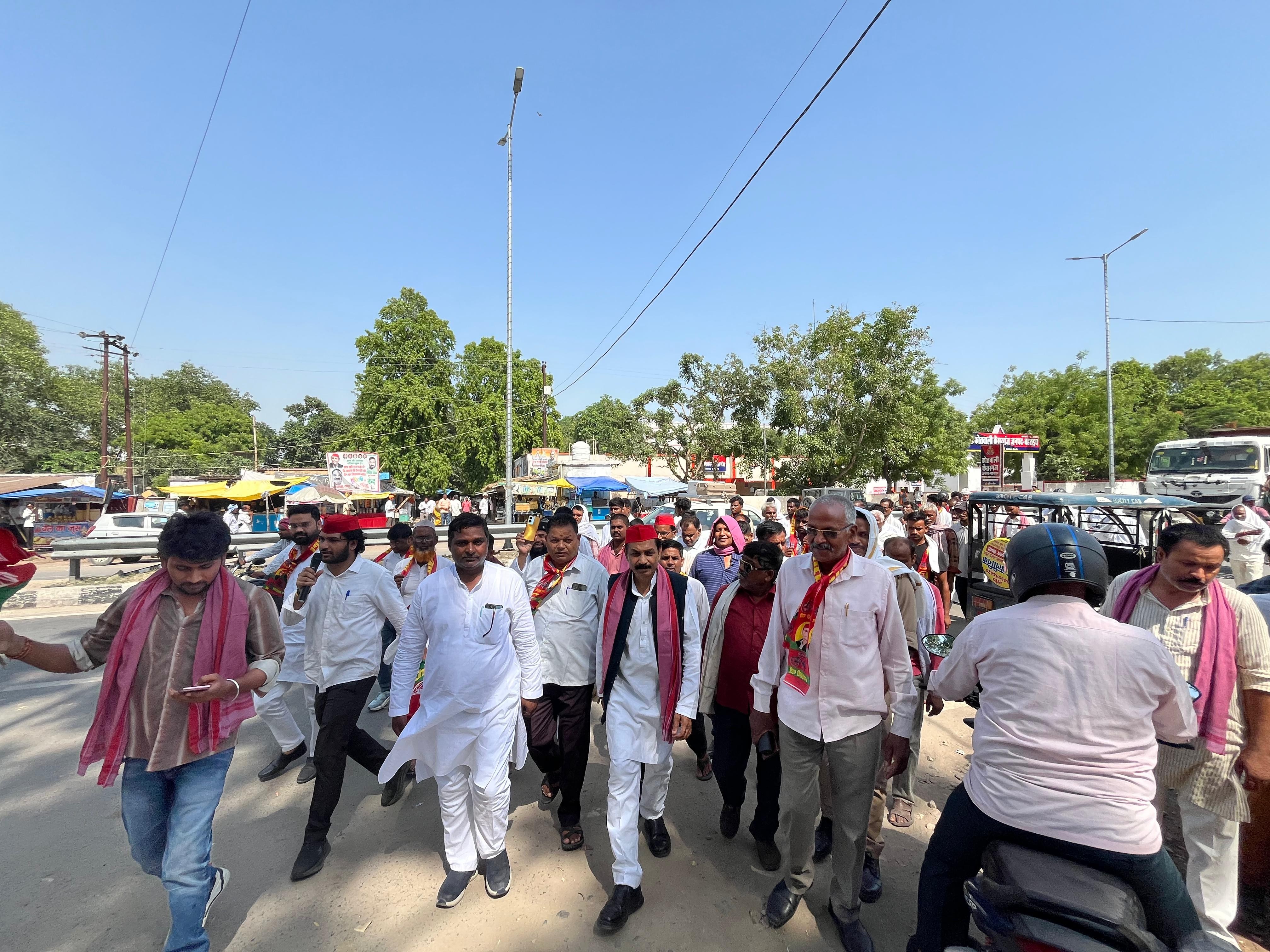Kaisarganj SP MLA Anand Yadav Protest Farmer Issues Governor Memos