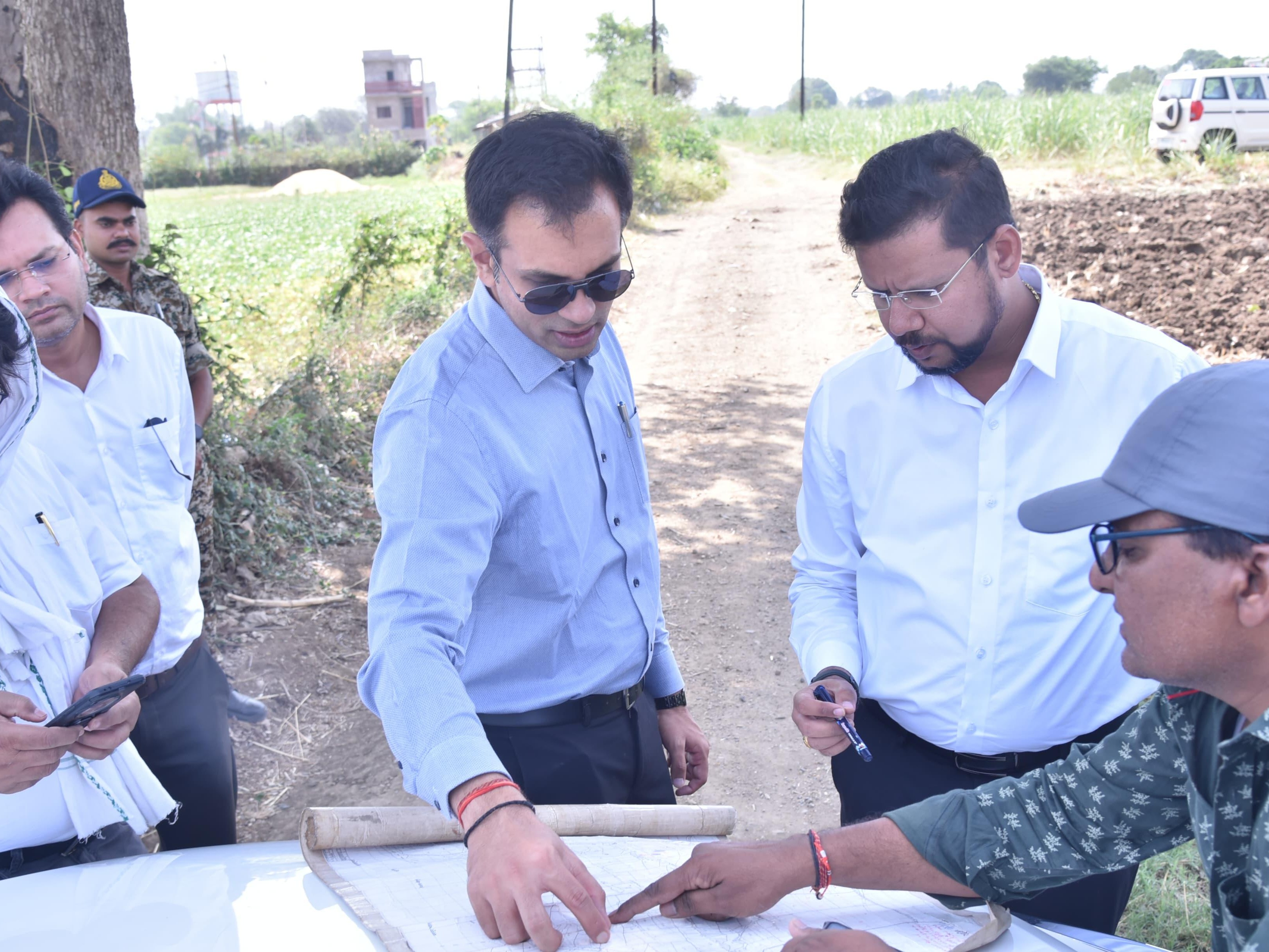 Betul Collector Inspects Development Projects, Shopping Complex & Mandi ...