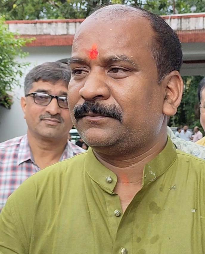 Former MLA Gulab Kamro attacks state government, says no major announcement