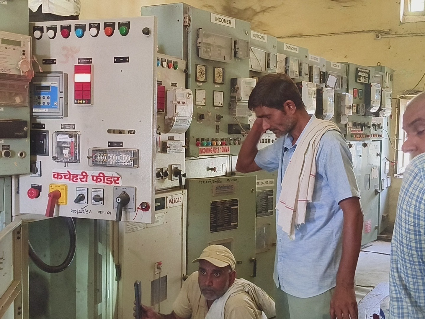 Pratapgarh Power Outage | CT Blast Hits 13 Substations; Dahilamau ...