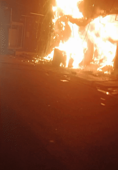 Govind Nagar Shop Fire | Short Circuit Causes Blaze, Route Diverted