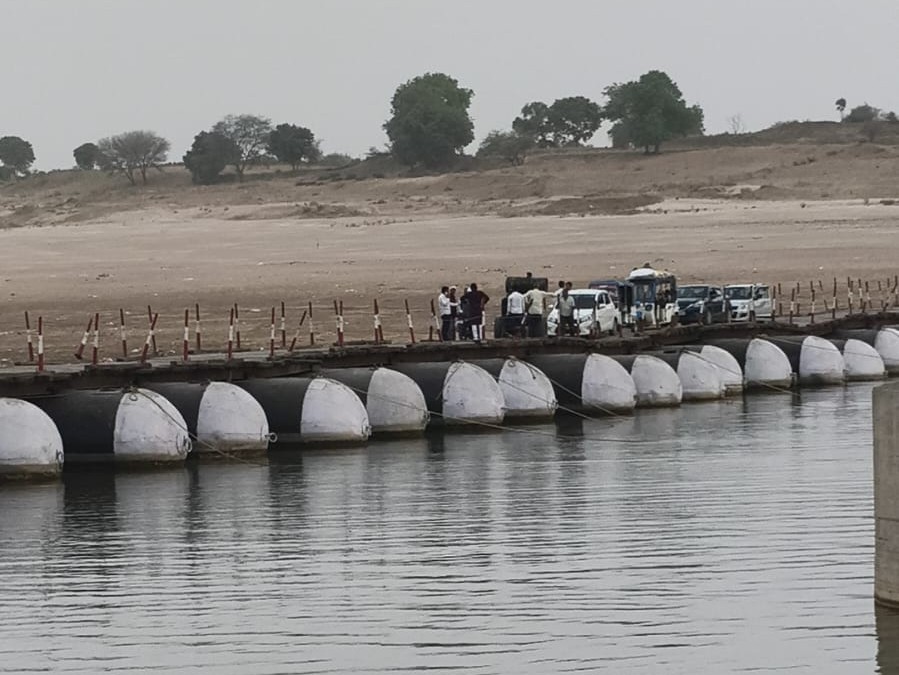 MP-UP Bridge Traffic Jam | Chambal Pantoon Bridge Generator Fail ...
