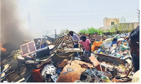 Rawatbhata: Fire breaks out in scrap warehouse, two oxygen cylinders burst