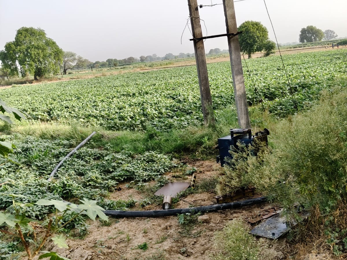 Pinahat Police Reach Scene | Farmer Complaint Transformer Theft Agra
