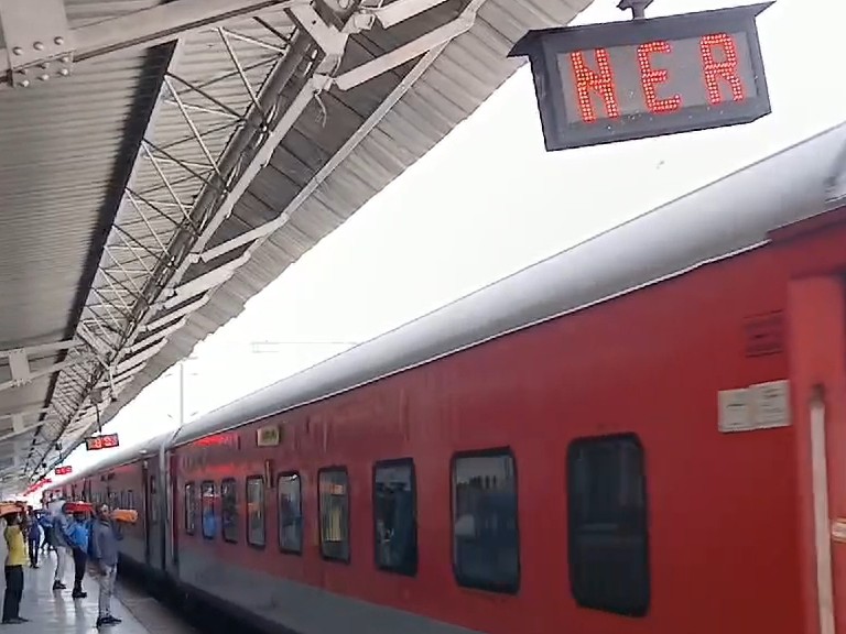 UP, Bihar, Delhi Passengers Benefit | Anand Vihar-Muzaffarpur Summer ...