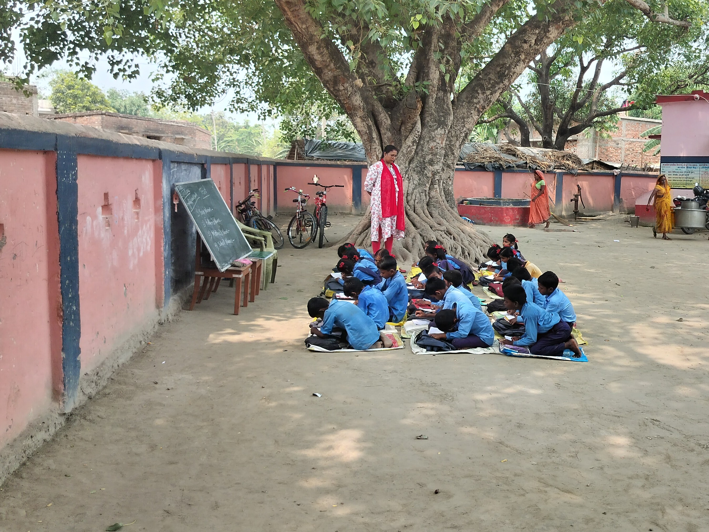 Chanpatiya School Kids Study Under Tree, Wall Blackboard | Govt School Woes