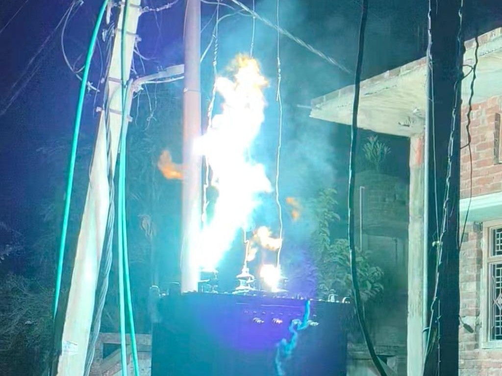 Deoria Power Crisis: 10 Transformers Burn Daily, 20 Hours Outage
