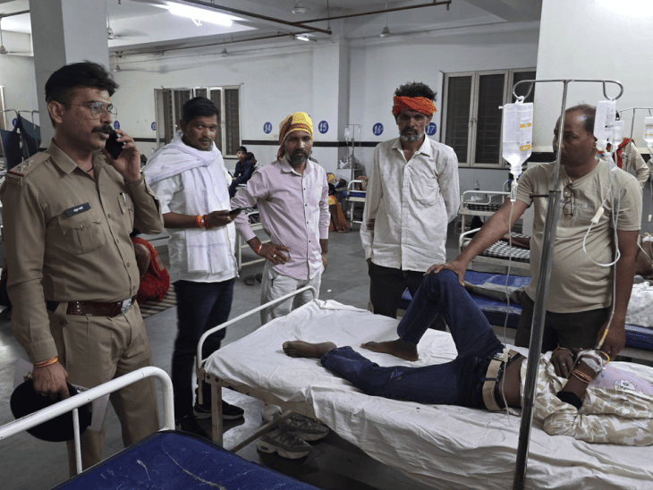 Chhatarpur Road Accident | E-rickshaw Truck Collision, Deaths, Injuries