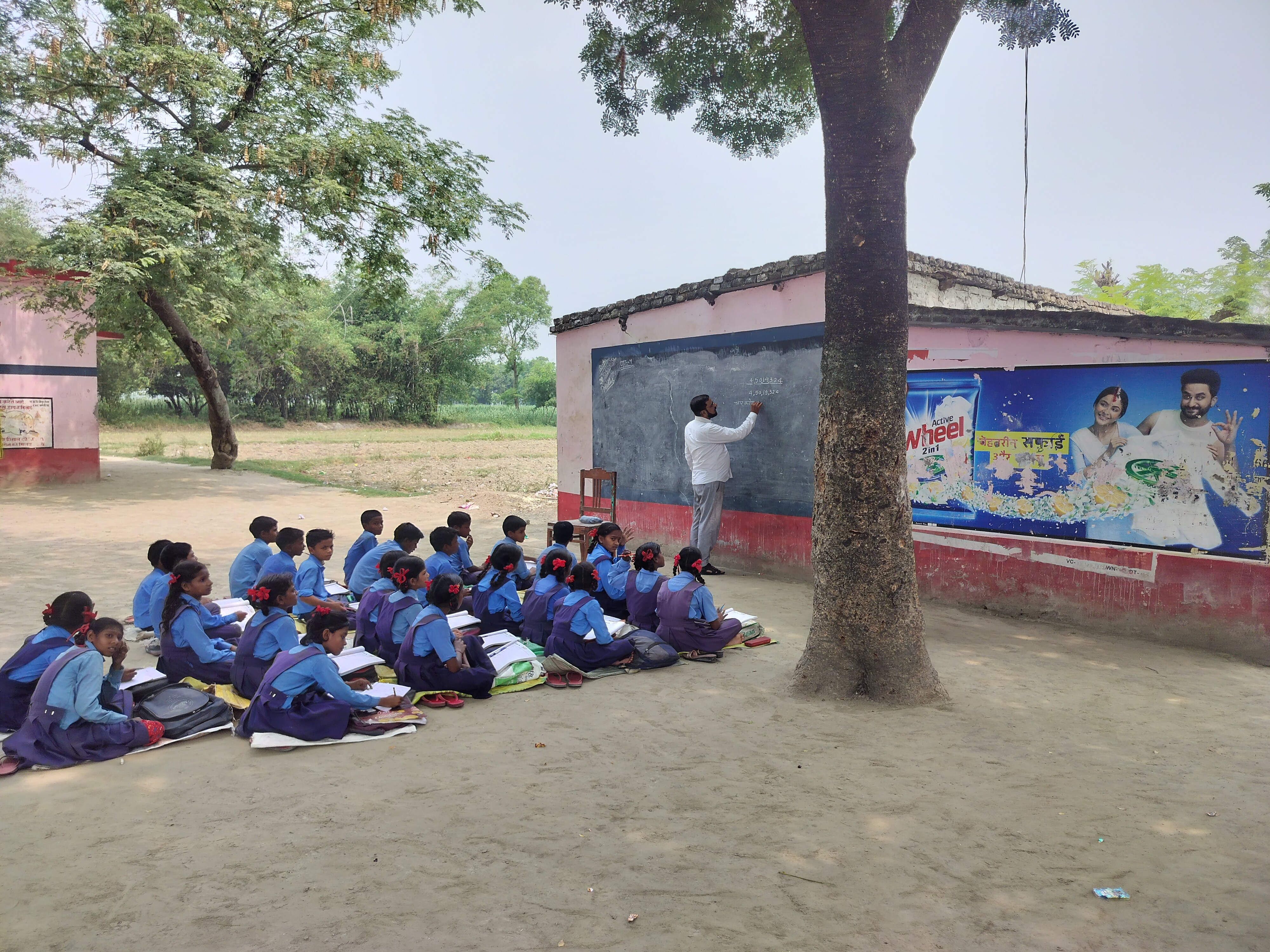 Chanpatiya School Kids Study Under Tree, Wall Blackboard | Govt School Woes
