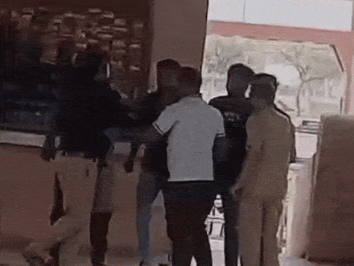 Bhind Railway Station Assault | Passenger Beaten Over Vendor Dispute ...