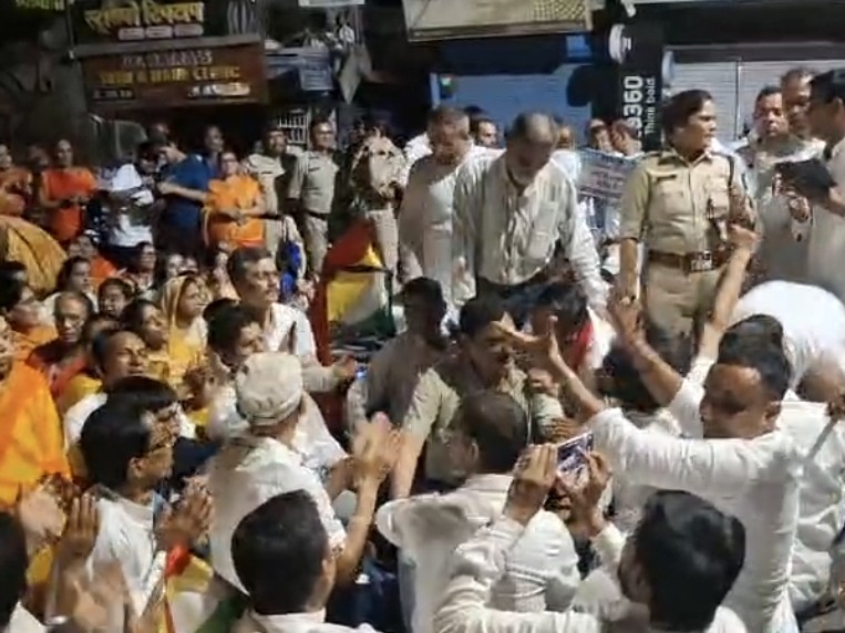 Katni Road Jam: Collector Memo Demand, Jain Protest Over Rewa Accident