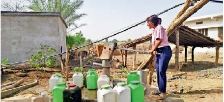 In Kheda Tola of Paharia, 300 people depend on one hand pump.