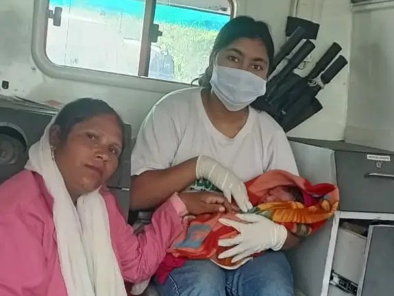 Chamoli Ambulance Delivery | Badrinath Highway Jam; Mom & Baby Healthy
