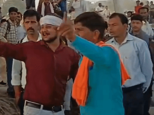 Bilhaur TIL Factory Gate Jam | Protest Over Wage Hike
