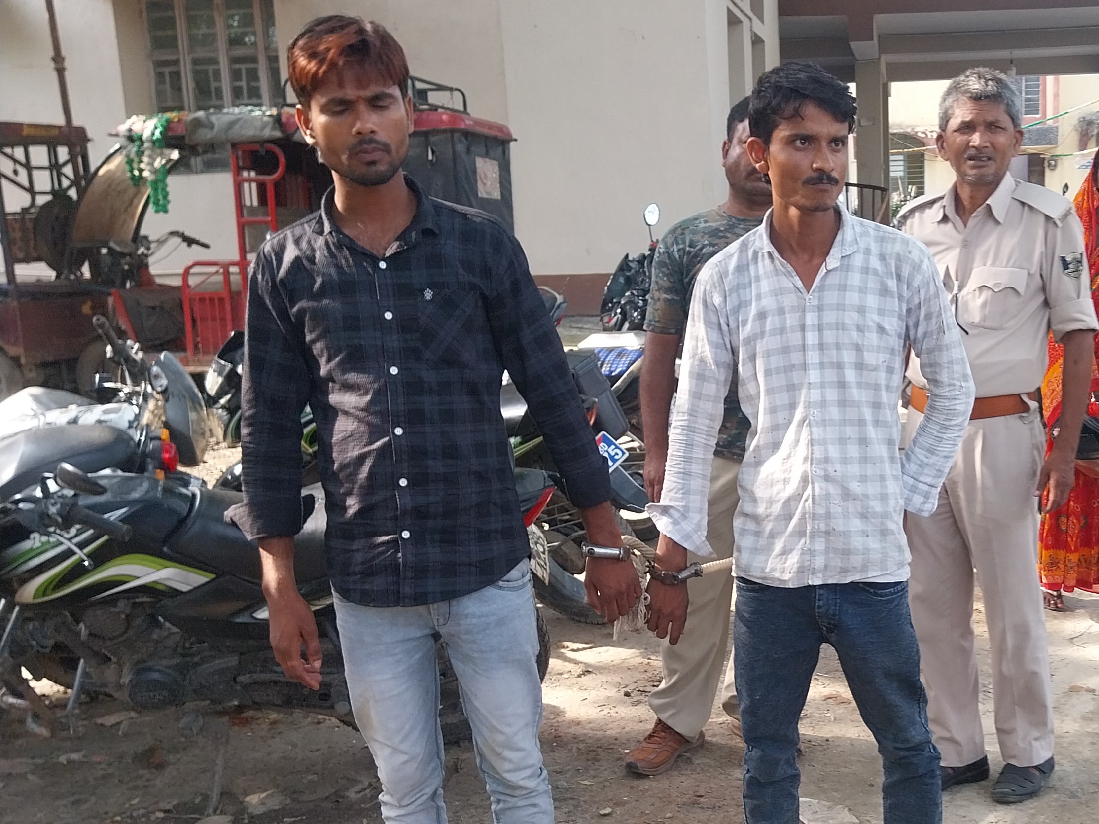 Araria Liquor Smuggling: Cousins Arrested; 390 Liters Seized
