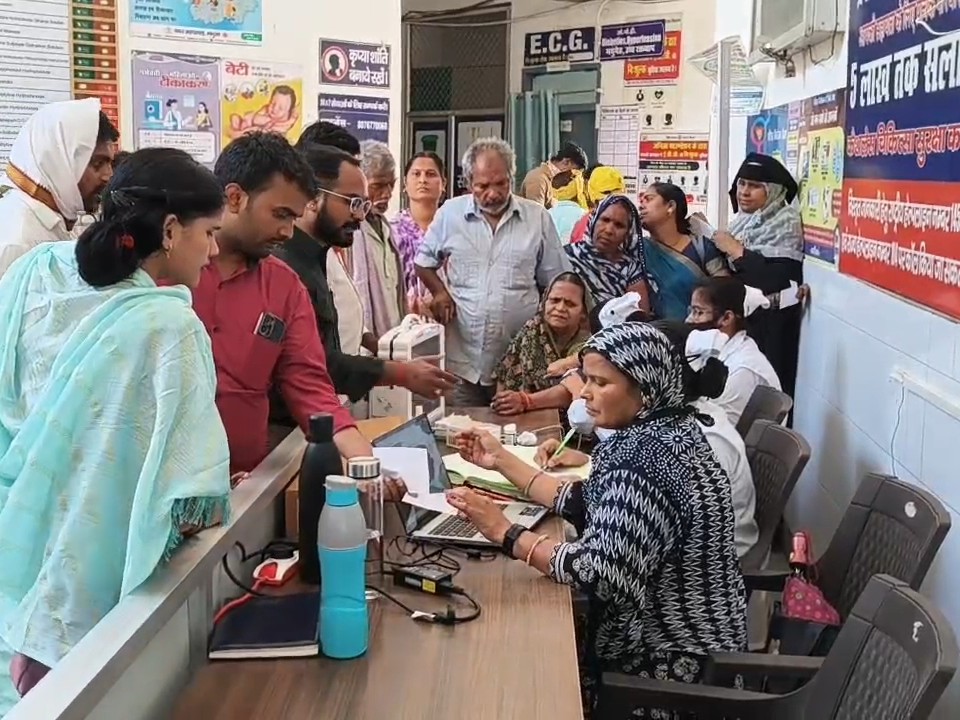 Kaimur Heatwave Cases Surge | Sadr Hospital Overwhelmed; Admin Issues ...