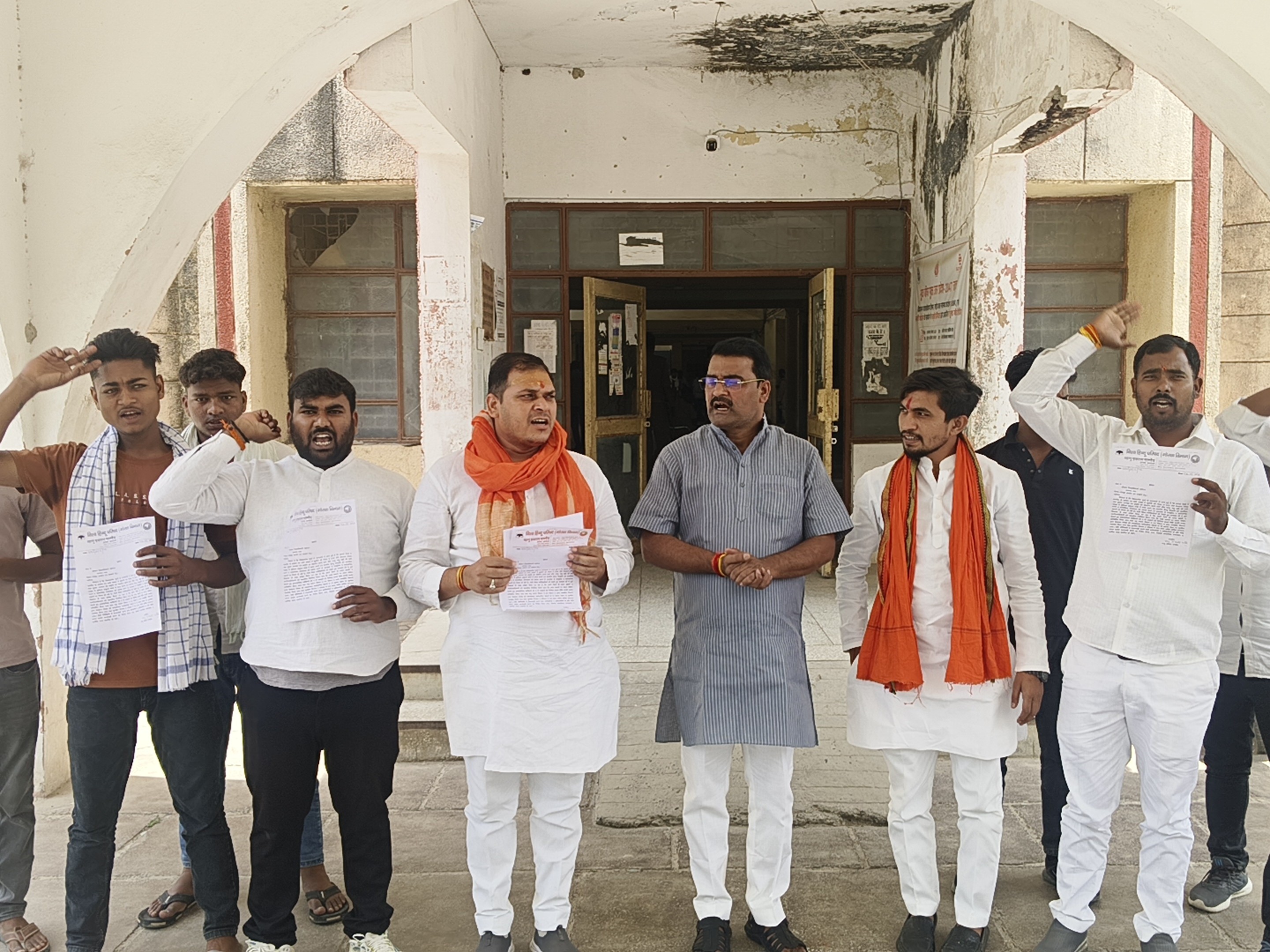 Mau VHP Protest: Stop Illegal Cattle Smuggling Demand to DM