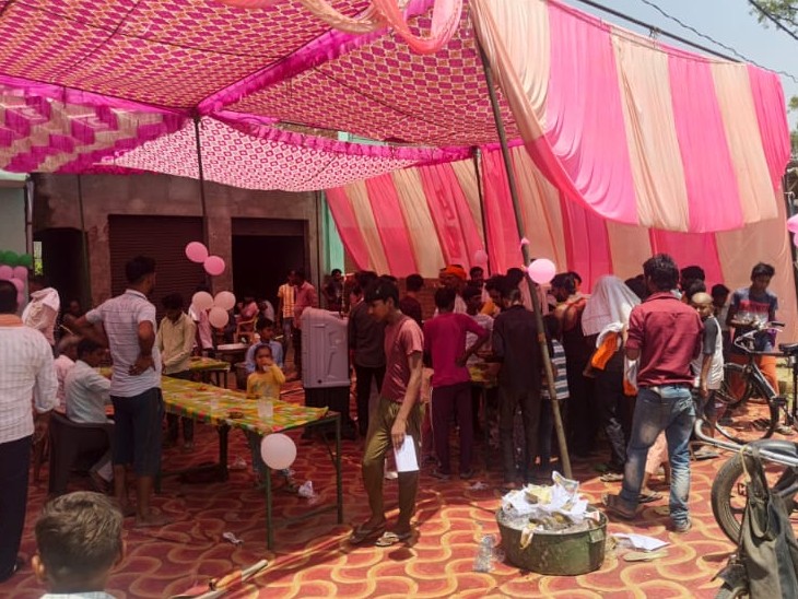 Magalganj Bhale Mangal Prasad Vitran: Devotees, Passersby Served Food