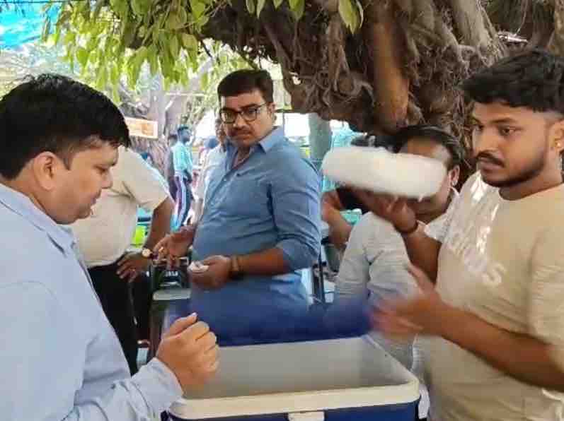 Ghaziabad Food Safety Inspects Shop After Cockroach in Chhole Kulche ...