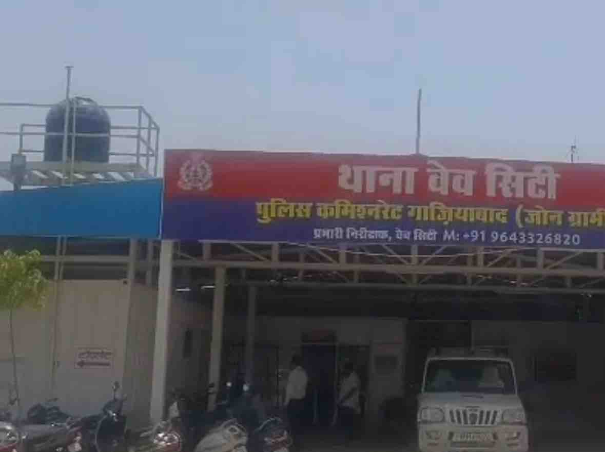 Ghaziabad Wave City School Accident | Soil Collapse Kills Laborers, Injured