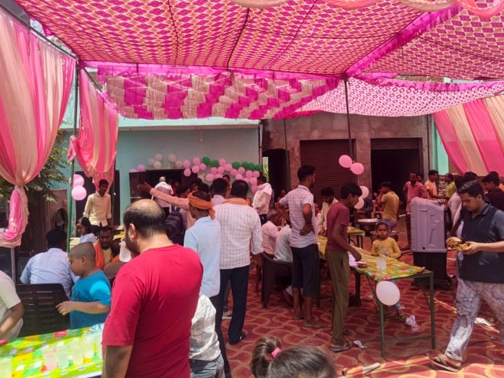 Magalganj Bhale Mangal Prasad Vitran: Devotees, Passersby Served Food