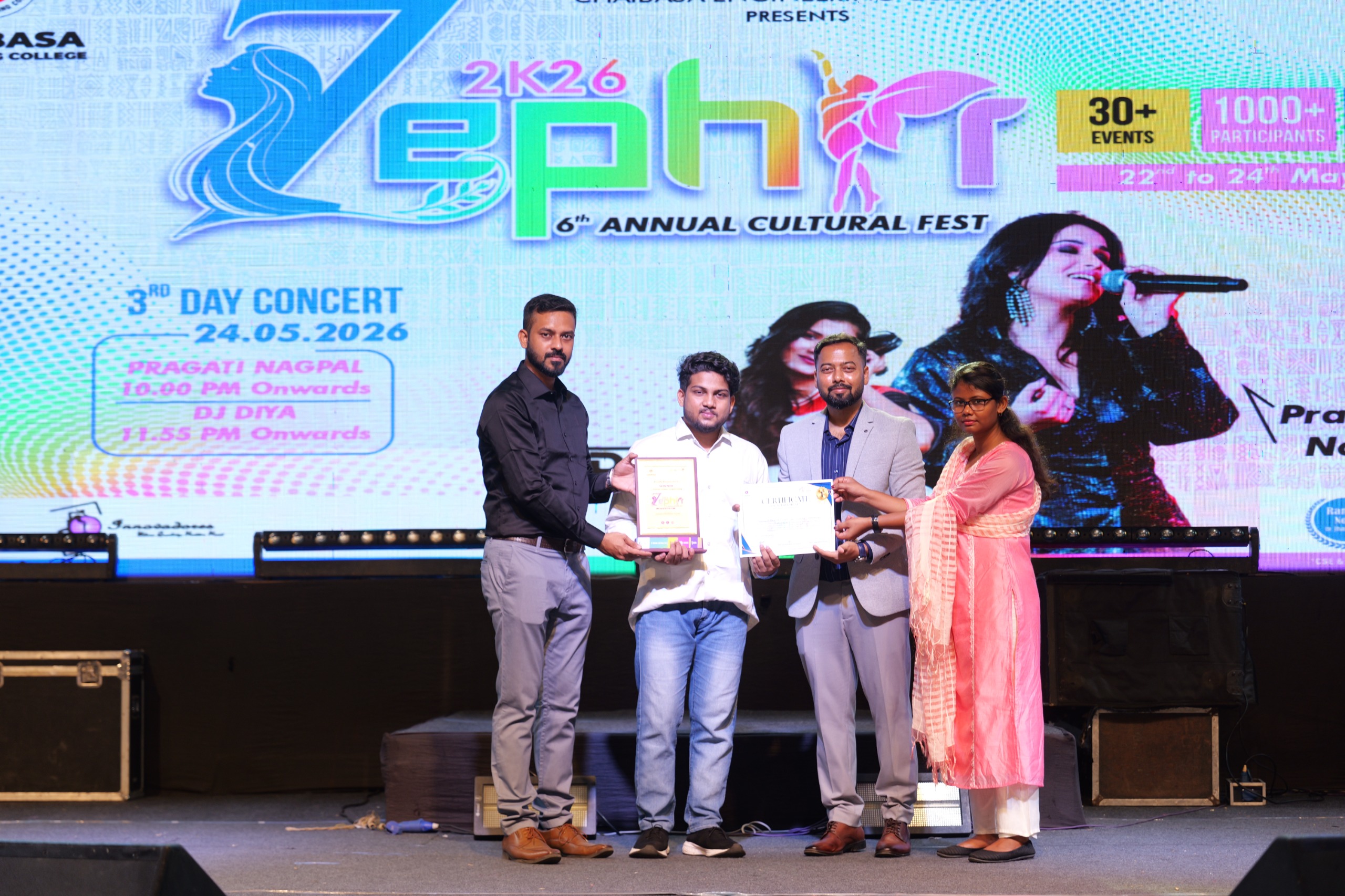 Zephyr 2k26: Students dance to Pragati Nagpal's live performance