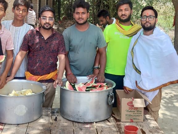 Dharamaavat Village Free Fruits | Rae Bareli Bada Mangal Bhandara