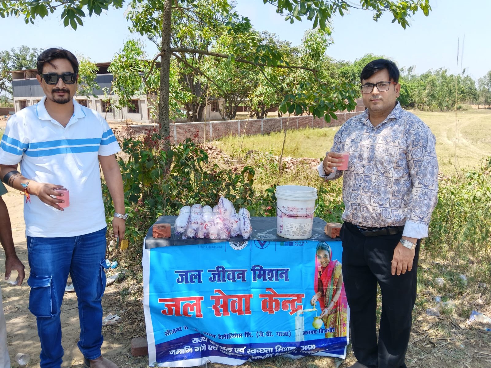 Nazibad Heatwave Relief | Vindhya Telelink Distributes Cold Water
