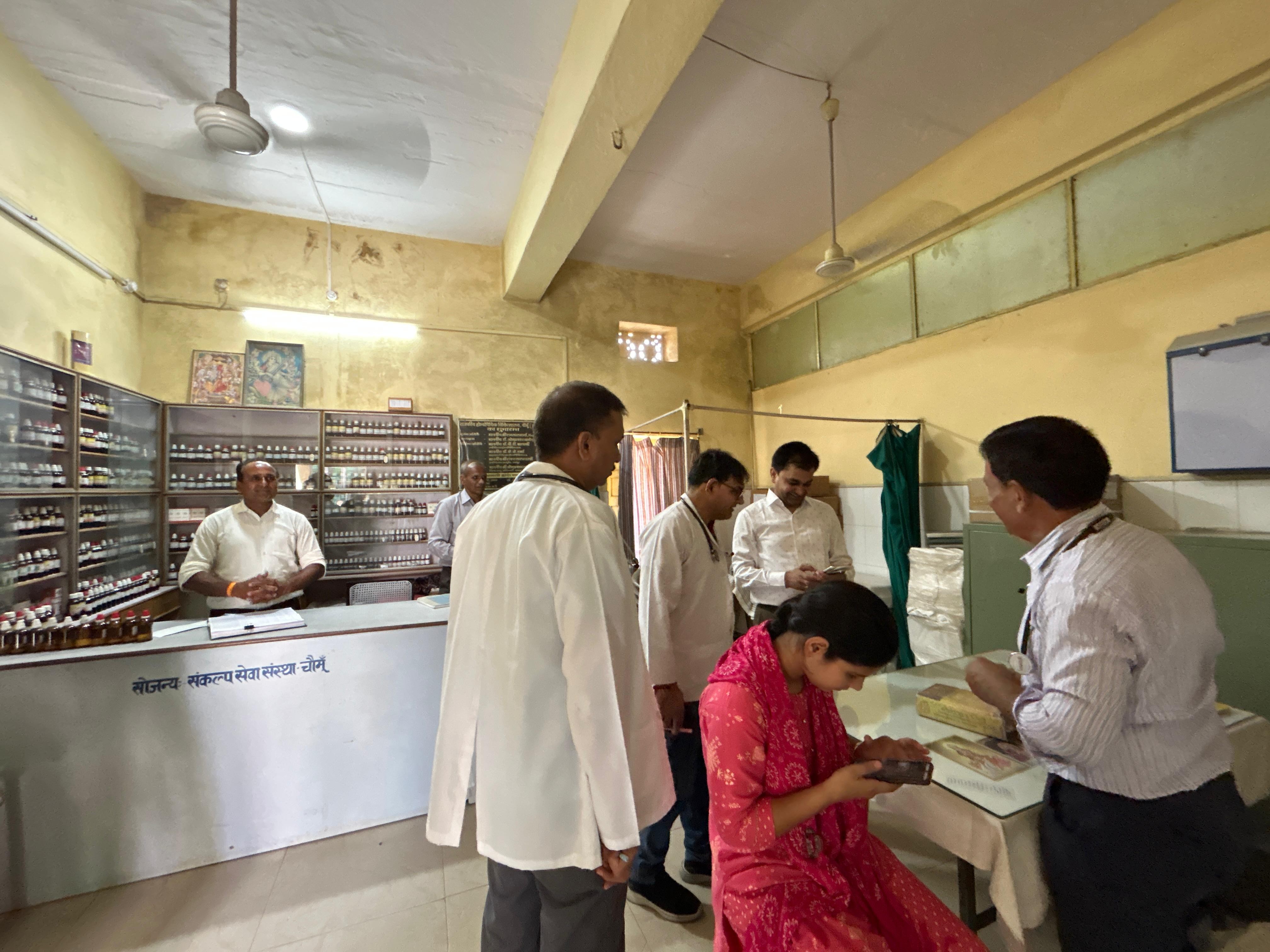 Chomu Hospital Visit: SDM Orders Quality Treatment, Cleanliness ...