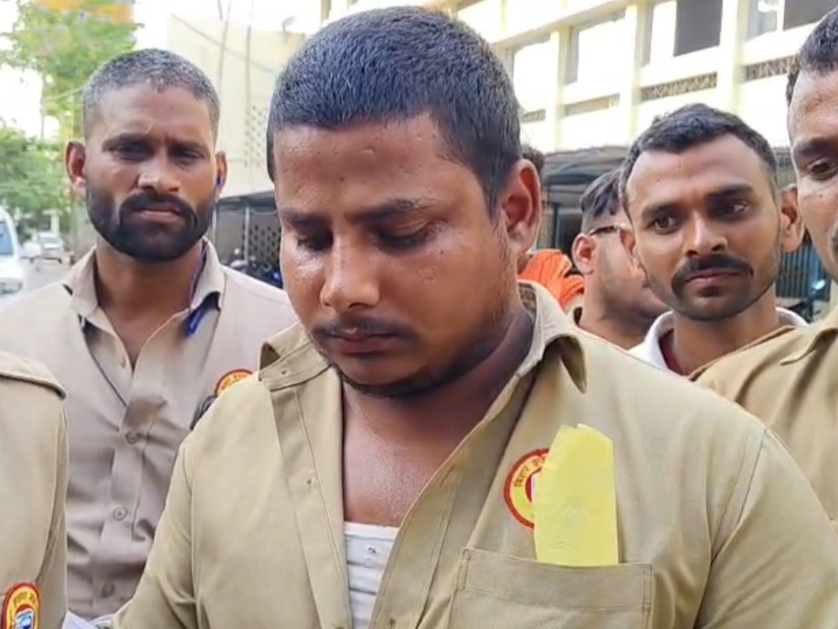 Sheikhpura SP DM Complaint | Illegal Vasooli Driver Pelted