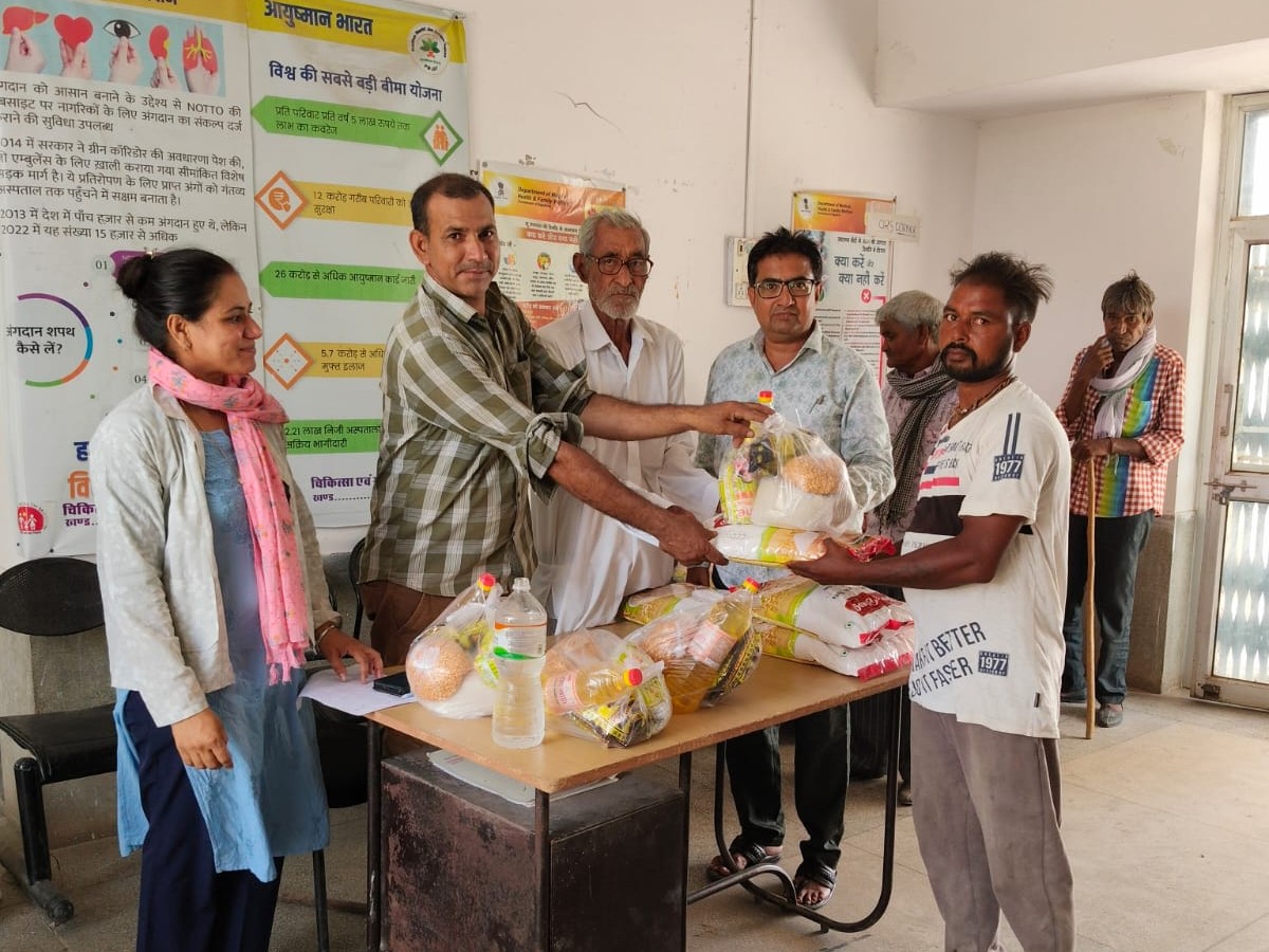 Babubhai Gupta Distributes Nutrition Kits to TB Patients in Kolia PHC