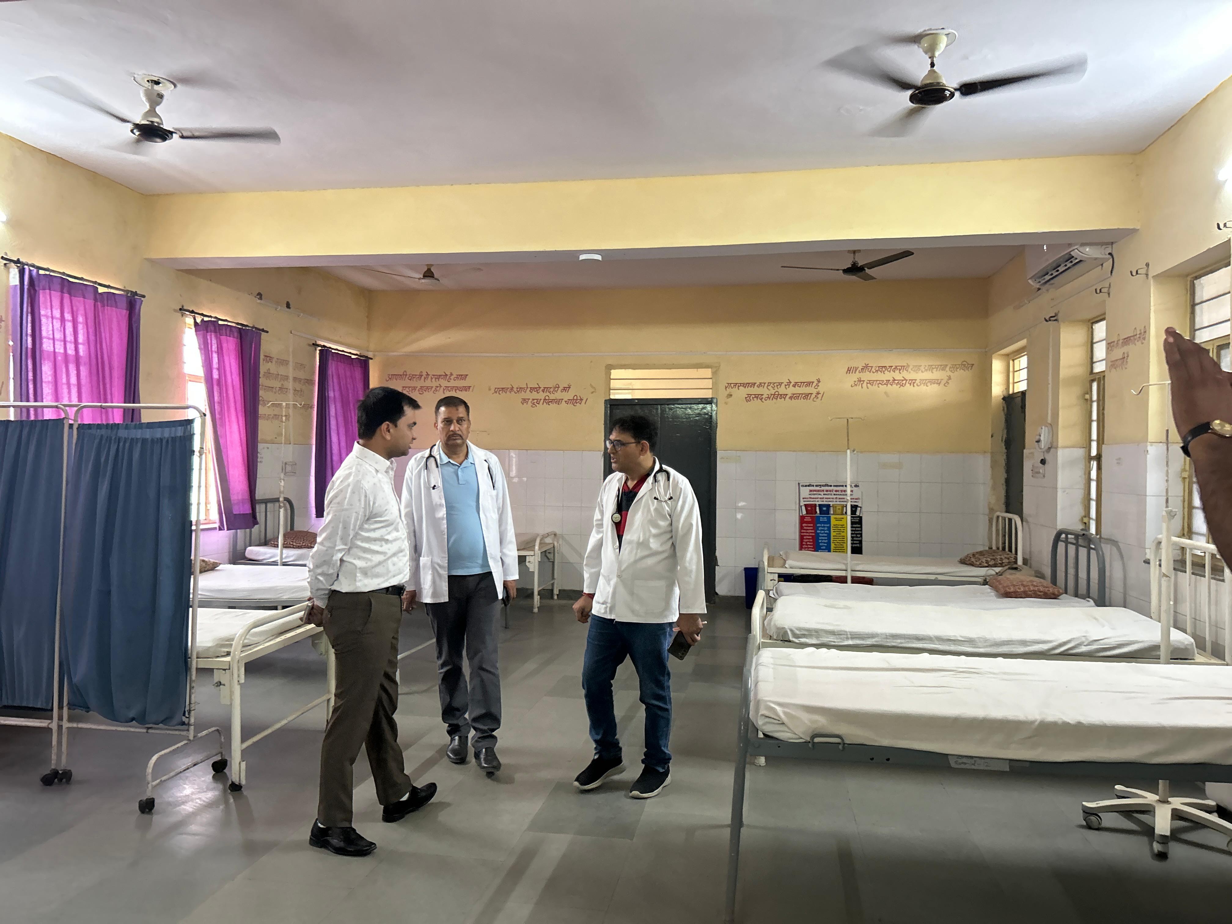 Chomu Hospital Visit: SDM Orders Quality Treatment, Cleanliness ...
