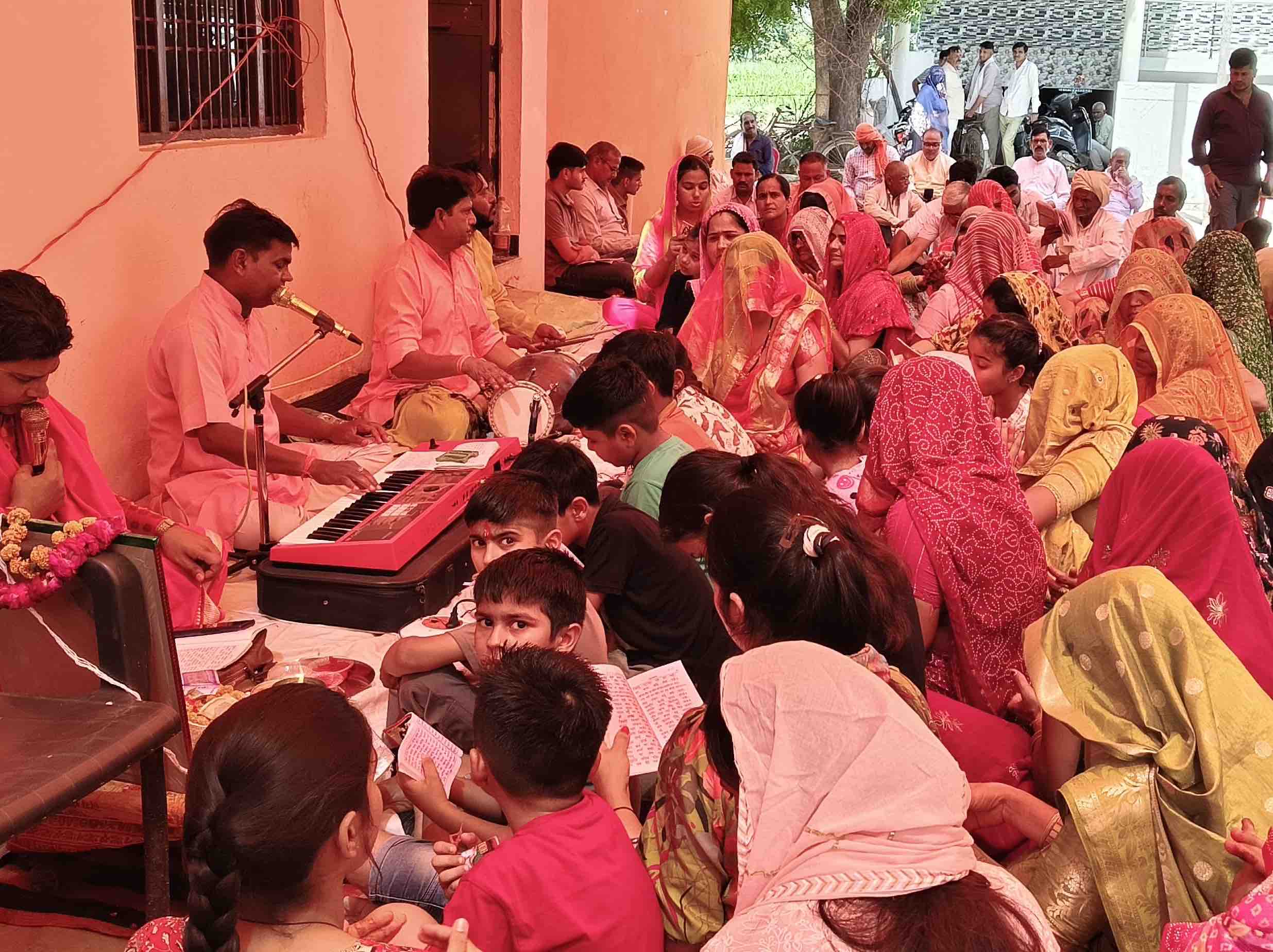 Agra Malpura Temple: Sundarkand Path & Bhajan Sandhya Sees Huge Devotee ...
