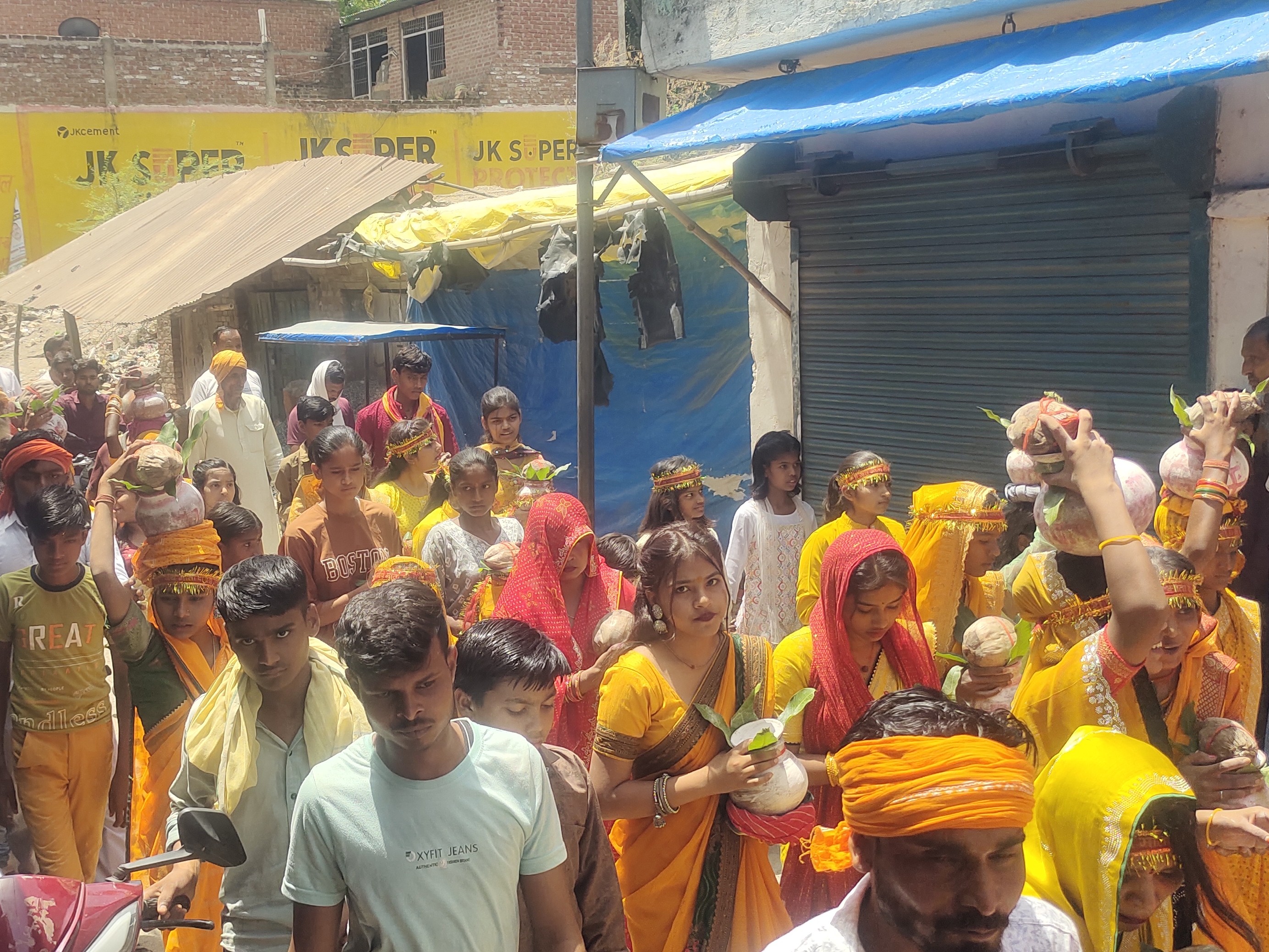 Sakrawa Shrimad Bhagwat Katha Inauguration | Kalash Yatra at Guru Baba ...