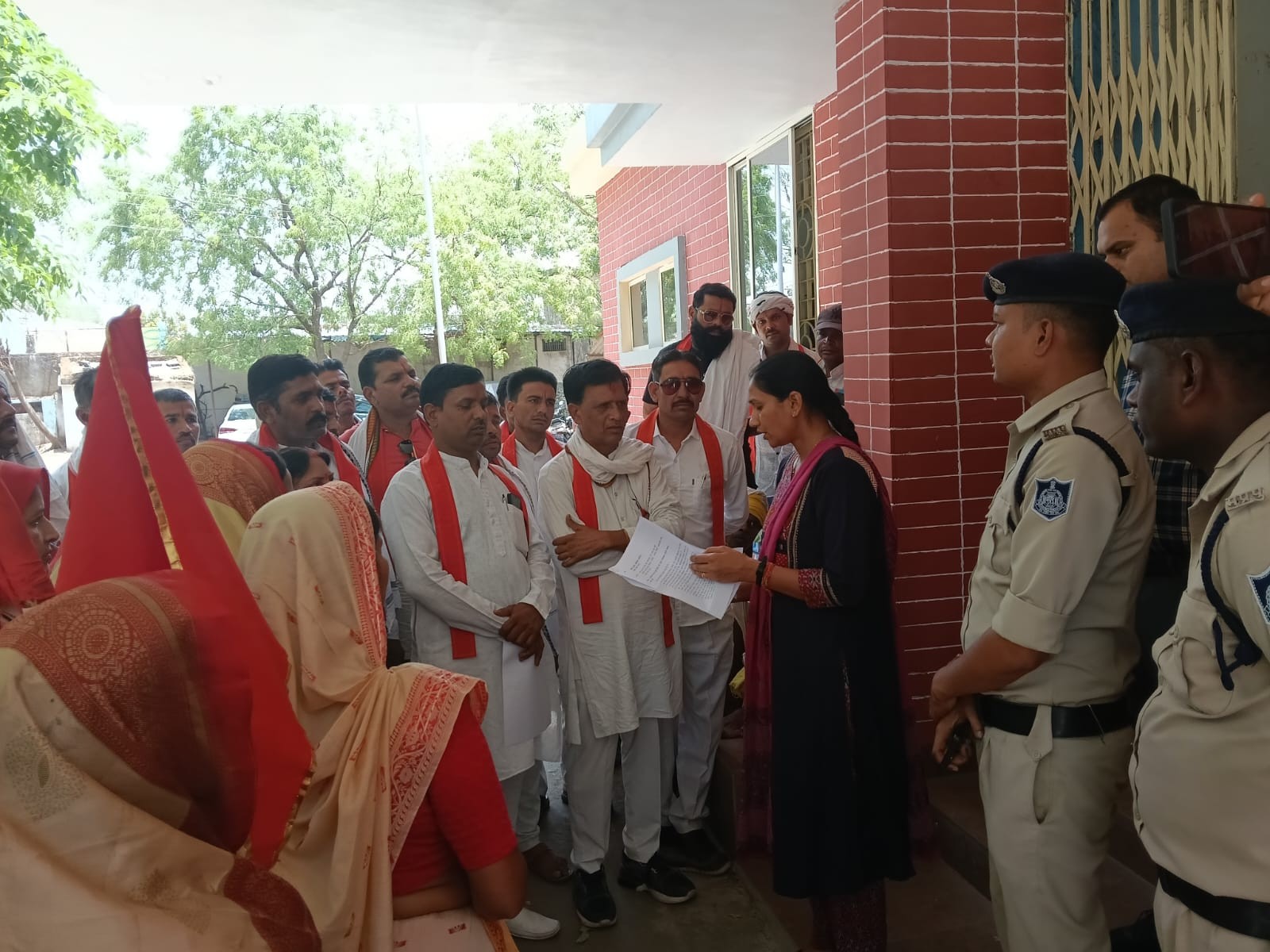 Damoh Protest | Alcohol Smuggling Nexus, FIR Allegation on Kotwali TI