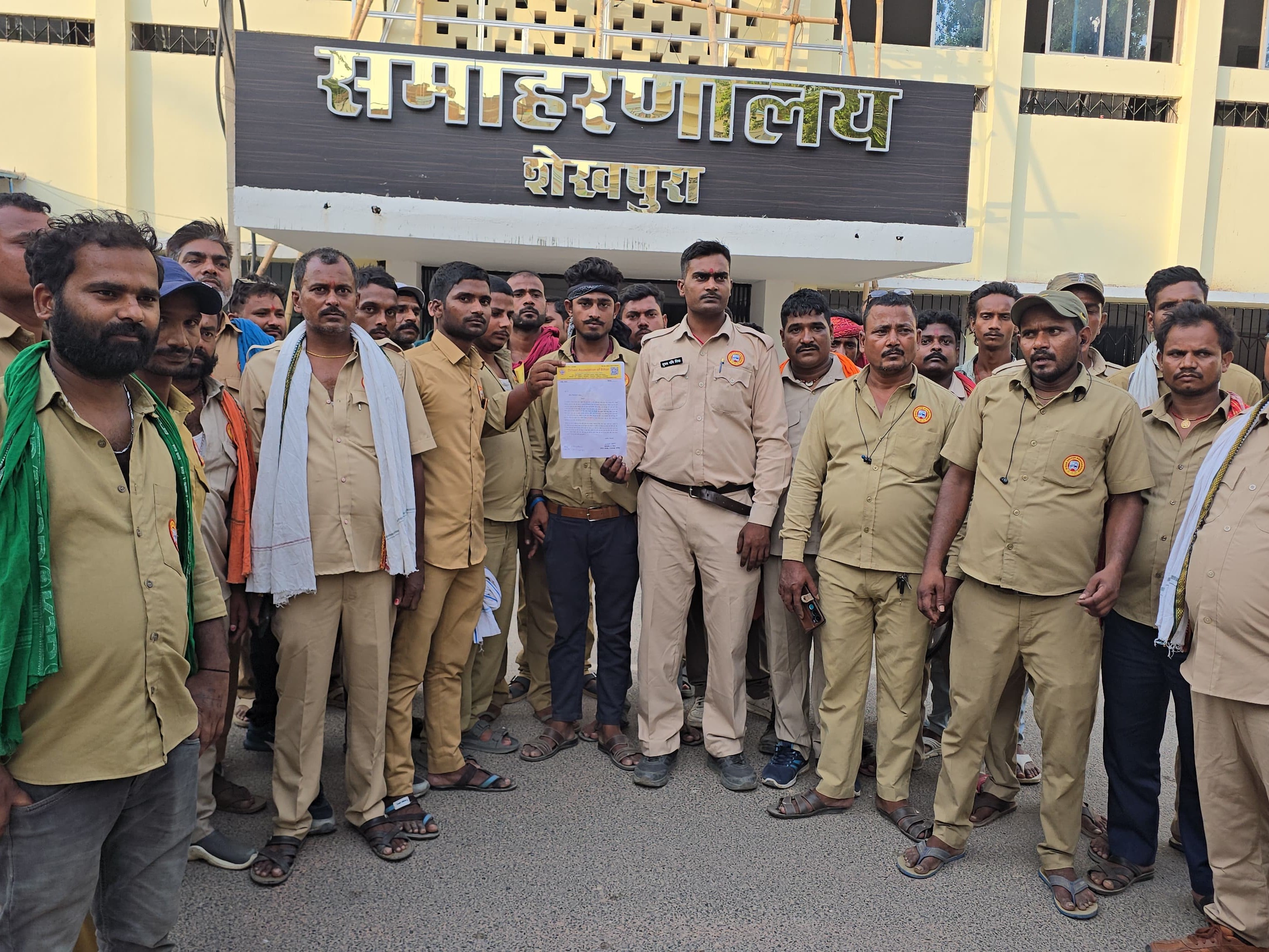 Sheikhpura SP DM Complaint | Illegal Vasooli Driver Pelted