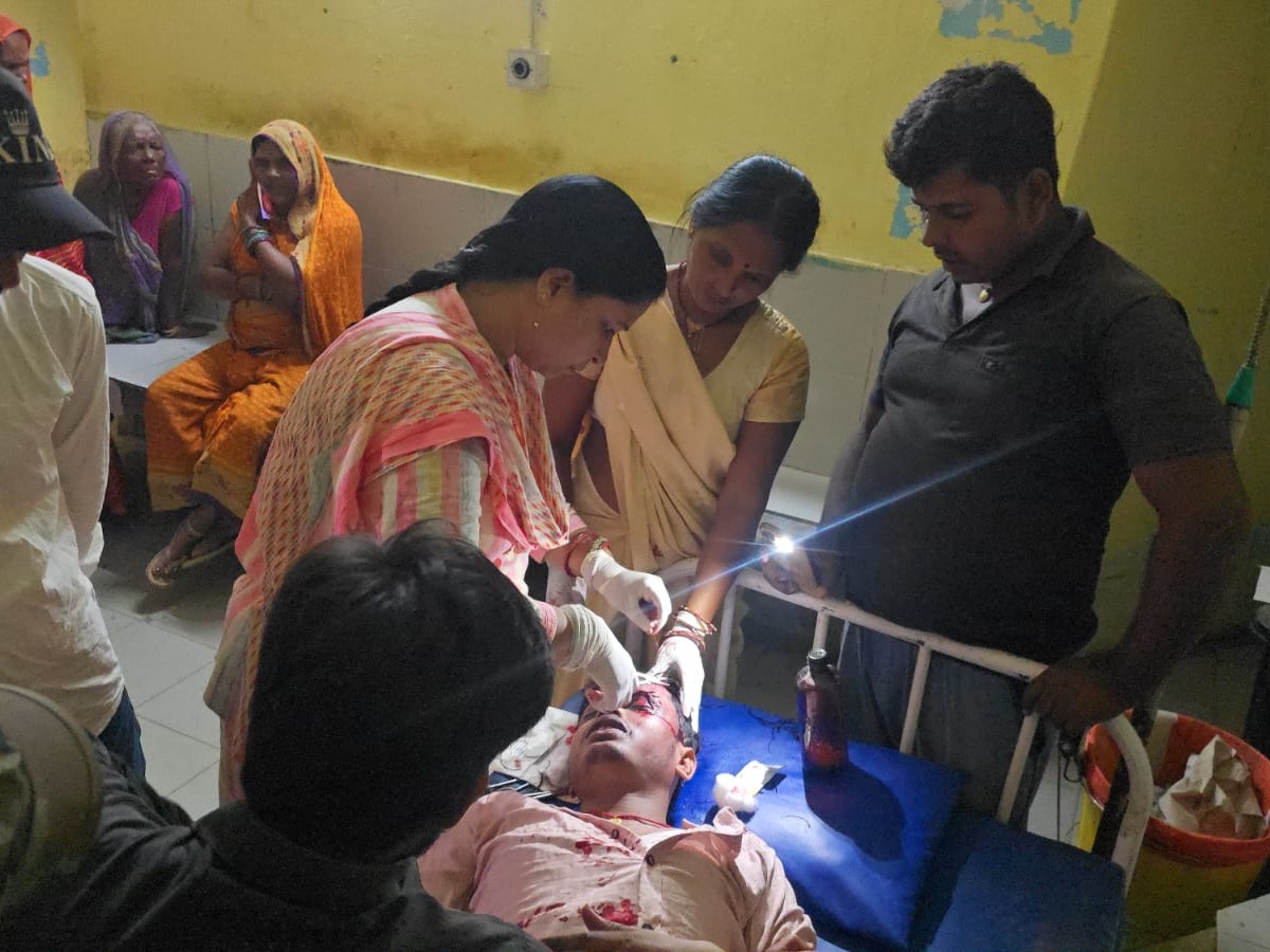 Khajauli CHC Power Outage | Injured Youth Stitches Under Torch Light