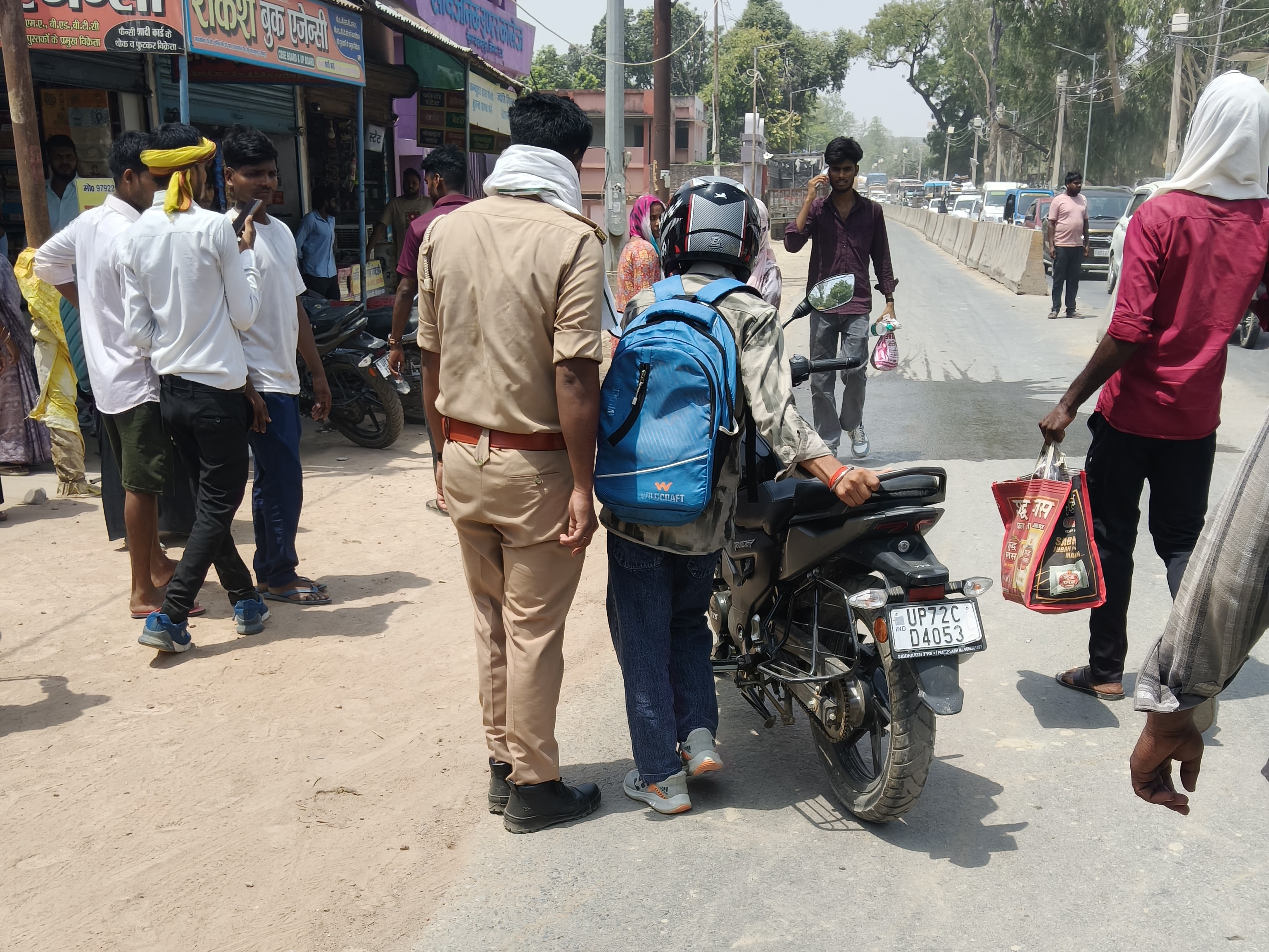 Badshahpur Phatak Traffic Jam | Bike Causes Chaos; Police Restore Flow