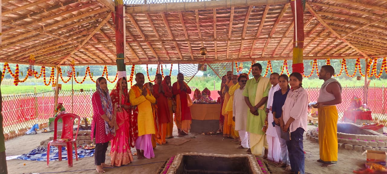 Crowds of devotees are gathering at the Panch Kundiya Maha Rudra Mahayagna.