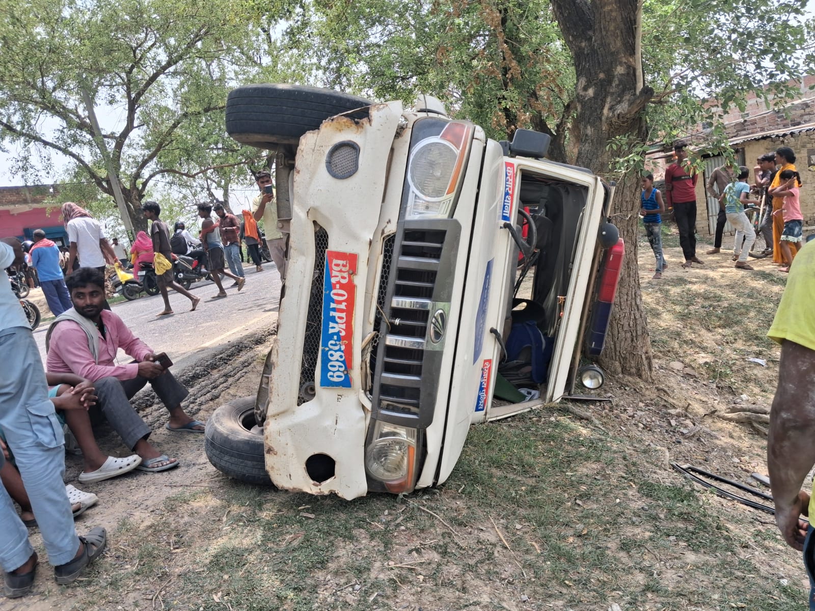 Kasar police vehicle going to Jamui overturned, station in-charge and ...