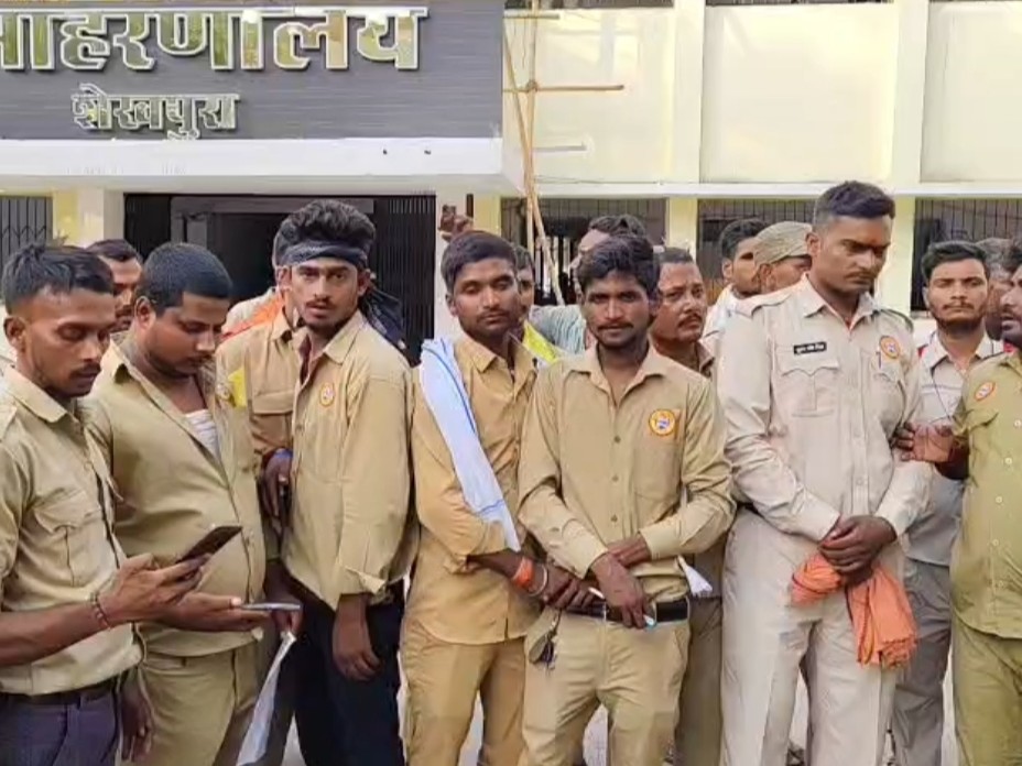 Sheikhpura SP DM Complaint | Illegal Vasooli Driver Pelted