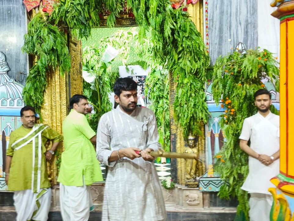 Mathura Dwarkadhish Temple Holika Utsav | Ekadashi Bhakts Yugal Sarkar