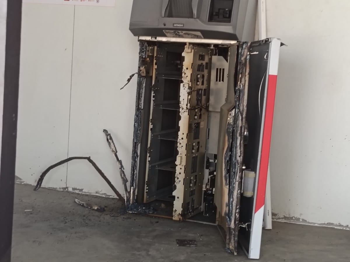 Sadulpur ATM Loot | Rs 4 Lakh Stolen; CCTV Spray | Gas Cutter Heist