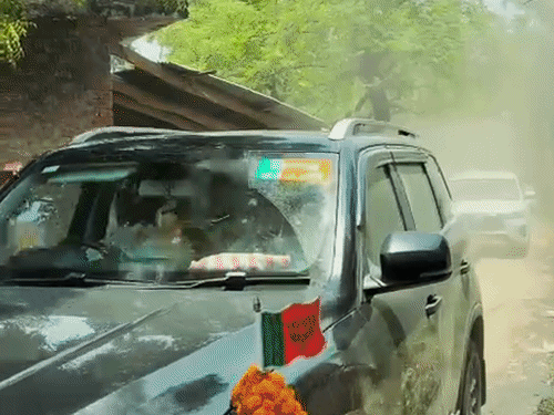 Smriti Irani Visit Amethi | Tribute Booth President; Political Stir