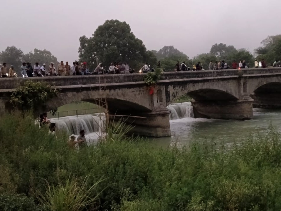 Aligarh Gang Nahar Youth Drown | Search Continues