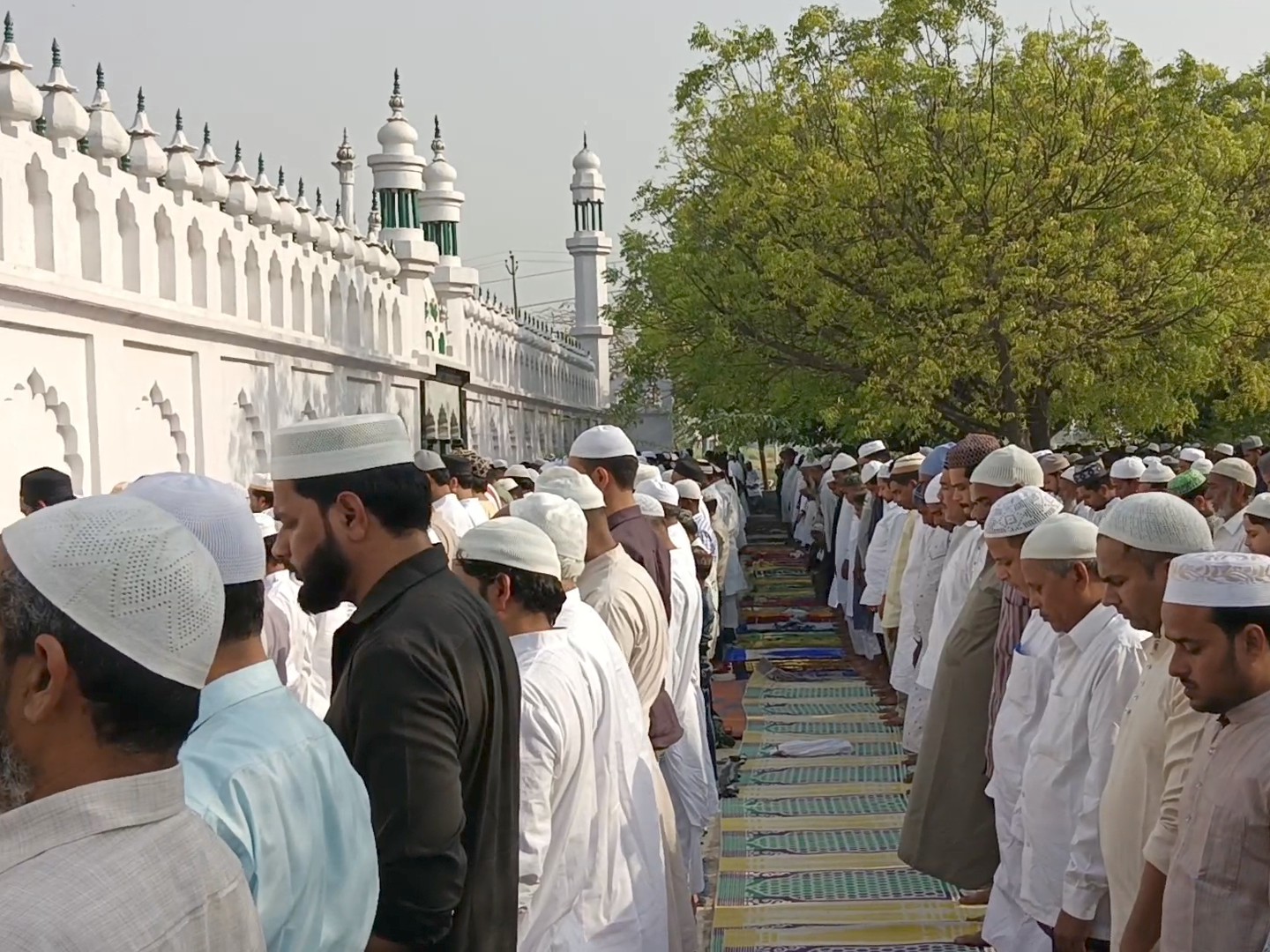 Dhaulana Eid-ul-Azha Namaz Peaceful; Brotherhood Message Given